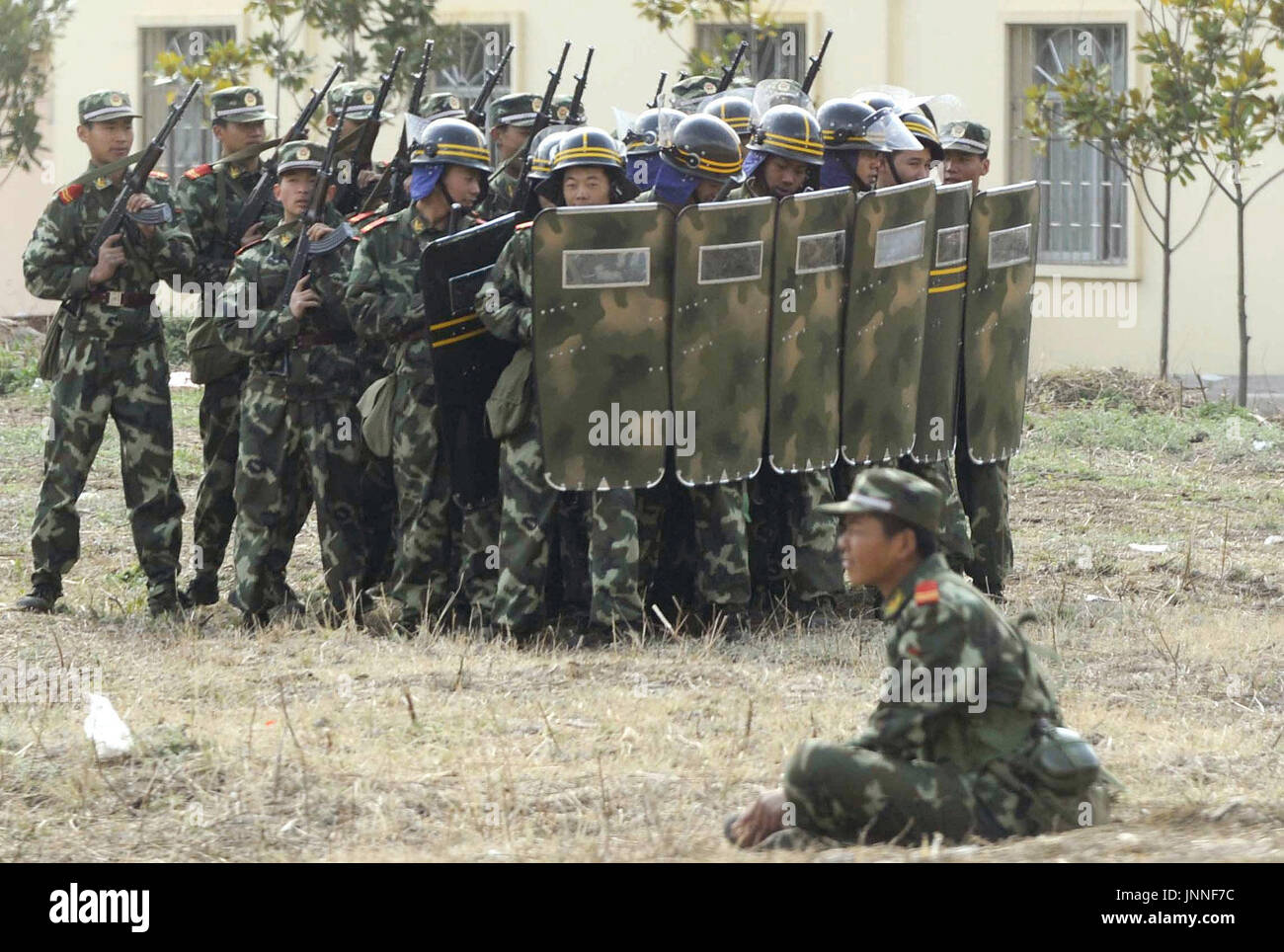 SHANGRI-LA, China - About 1,000 riot police were seen marching in an ...