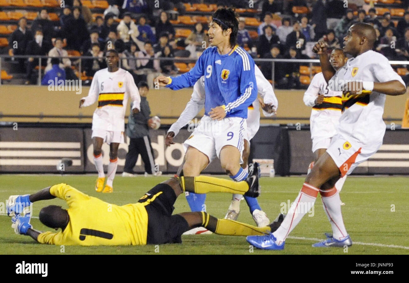 TOKYO, Japan - Japan's Under-23 forward Yohei Toyoda (C) scores during ...