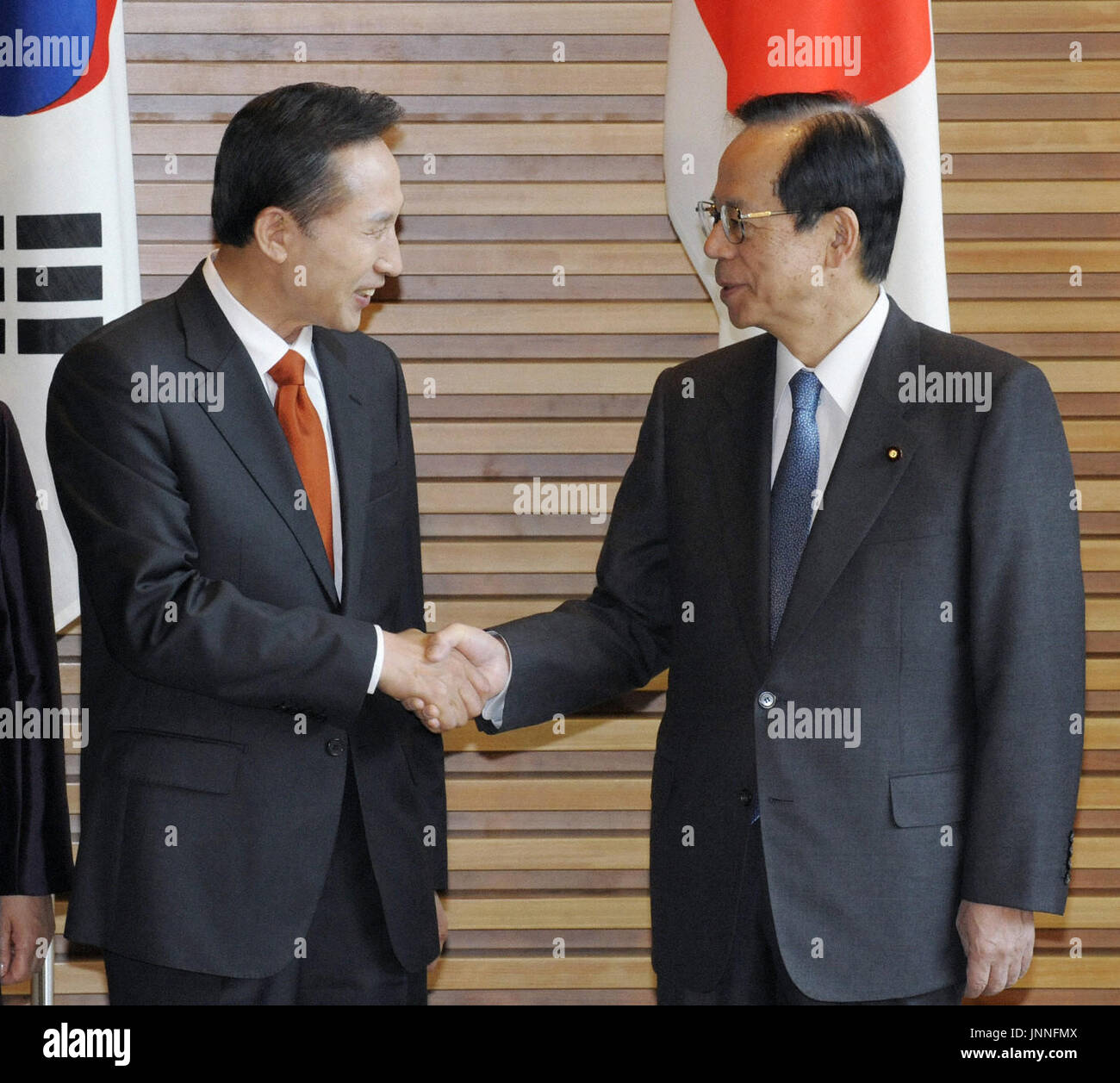 TOKYO, Japan - Prime Minister Yasuo Fukuda (R) greets South Korean ...