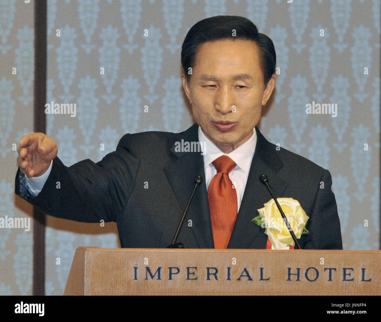 TOKYO, Japan - South Korean President Lee Myung Bak speaks during a ...