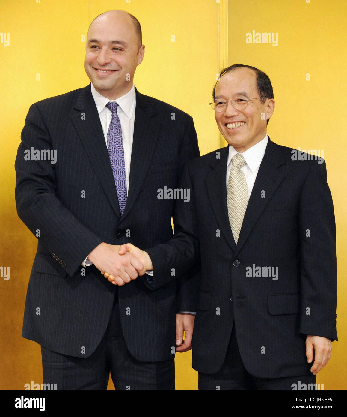 TOKYO, Japan - Andrew Feinberg (L), chief executive officer of ...
