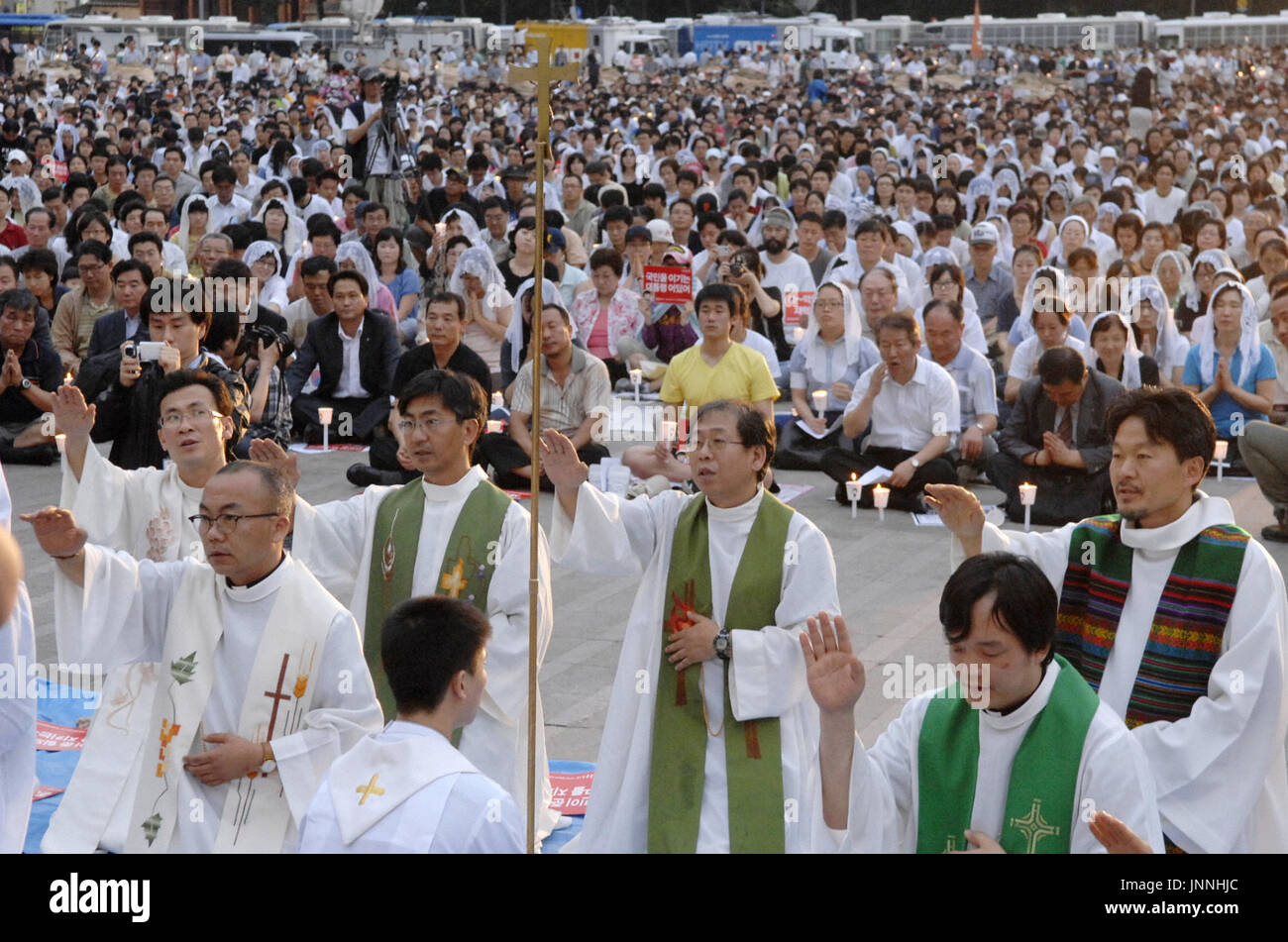 SEOUL, South Korea - Catholic priests join citizens protesting against ...