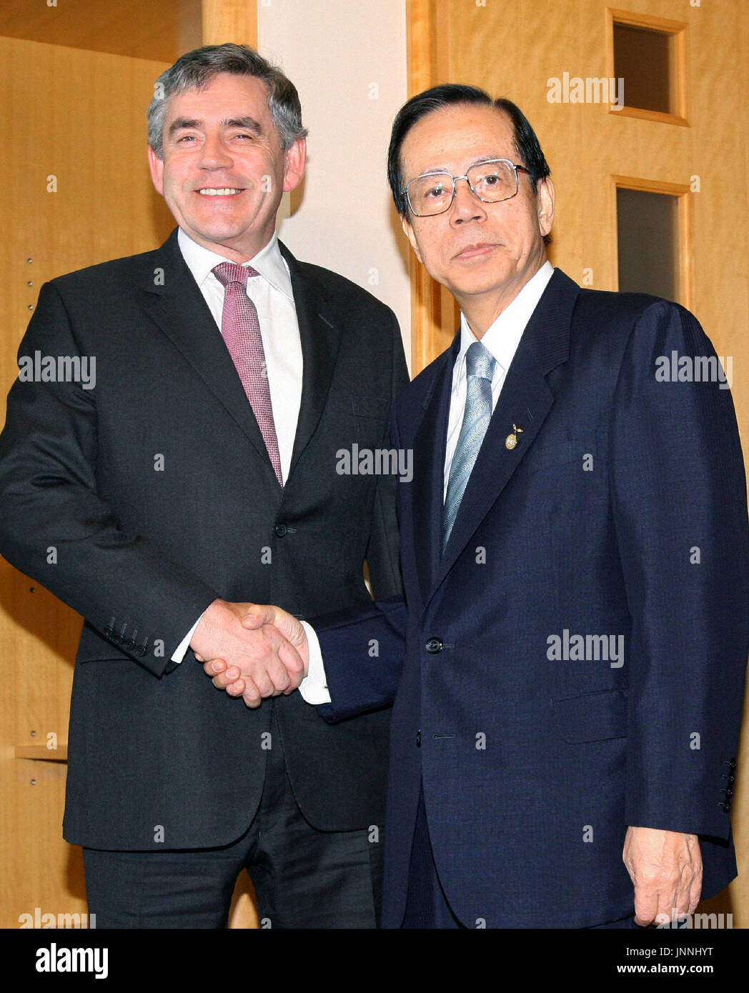 TOYAKO, Japan - British Prime Minister Gordon Brown (L) and Japanese ...