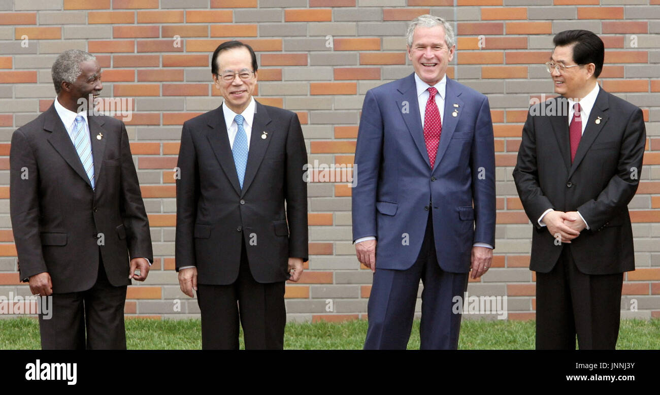 TOYAKO, Japan - (From L to R) South African President Thabo Mbeki ...