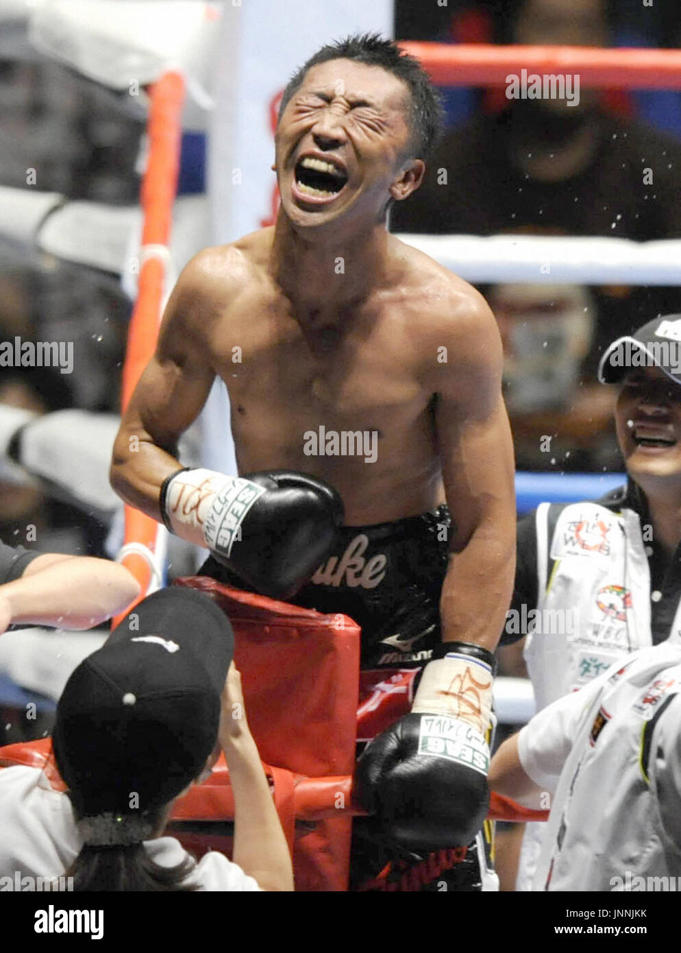 TOKYO, Japan - WBC flyweight champion Daisuke Naito celebrates after ...