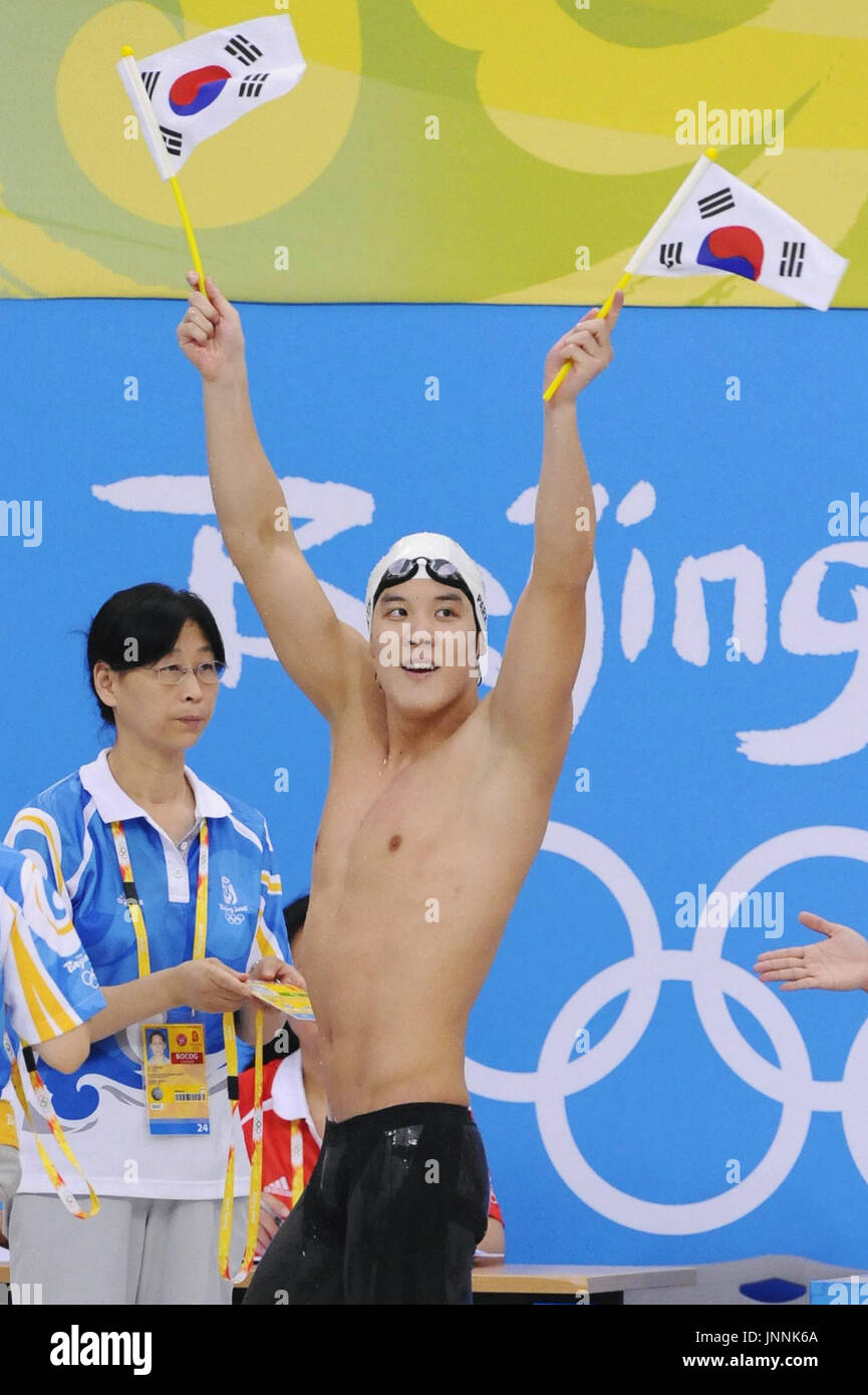 BEIJING, China - Park Tae Hwan celebrates after winning the men's 400 ...