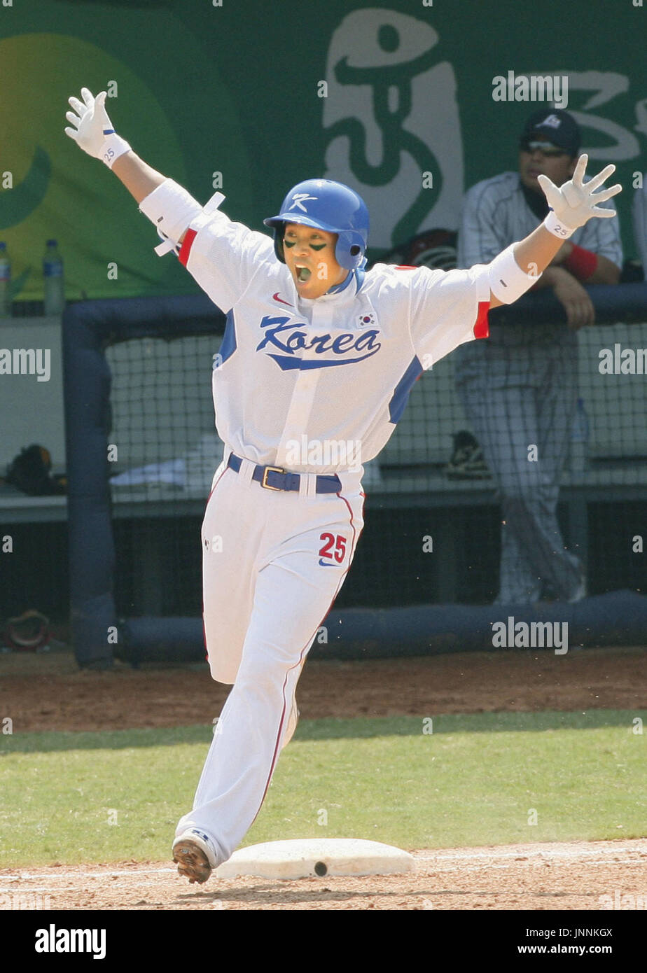 BEIJING, China - Lee Seung Yeop, who plays for Japan's Yomiuri Giants ...