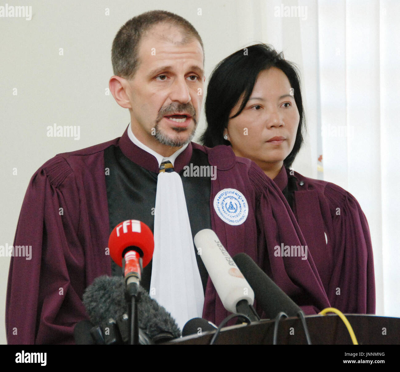 PHNOM PENH, Cambodia - Prosecutor Robert Petit of Canada (L) speaks to ...