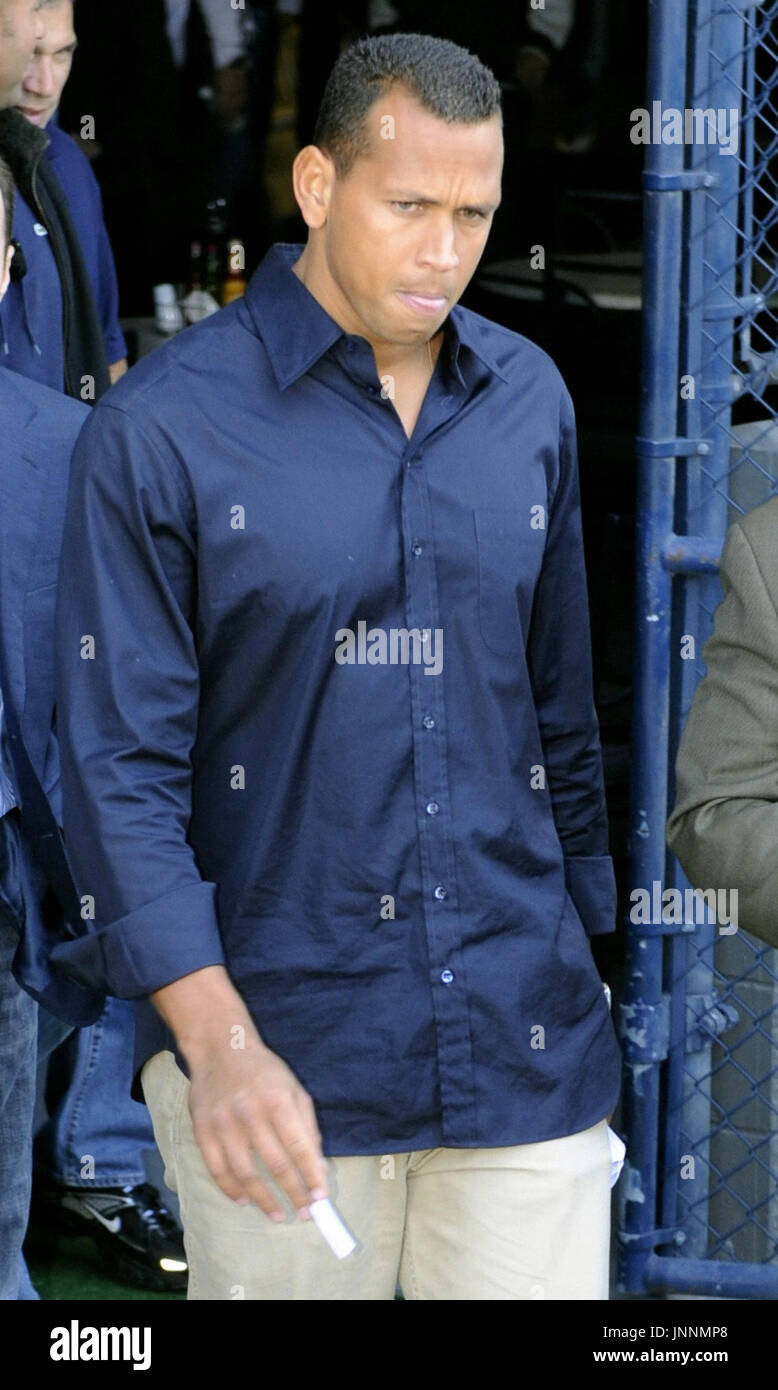 TAMPA, United States - New York Yankees slugger Alex Rodriguez heads ...