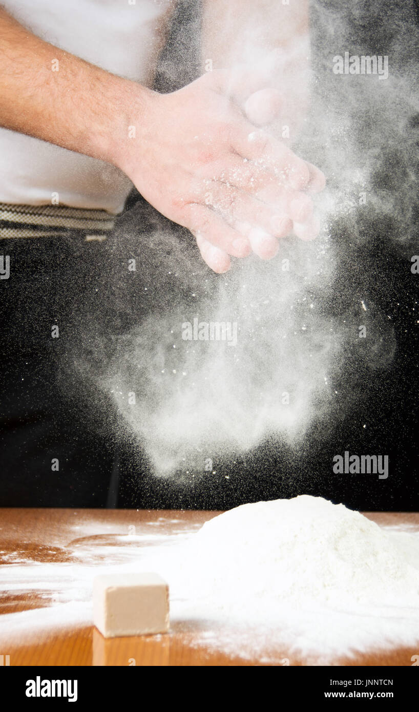 Flour splash hi-res stock photography and images - Alamy