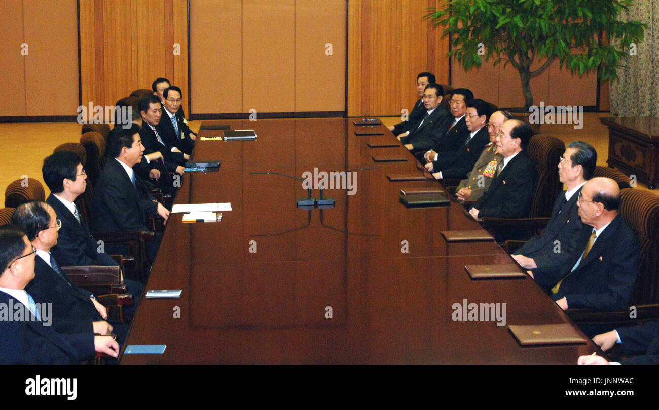 PYONGYANG, North Korea - South Korean President Roh Moo Hyun (4th from ...