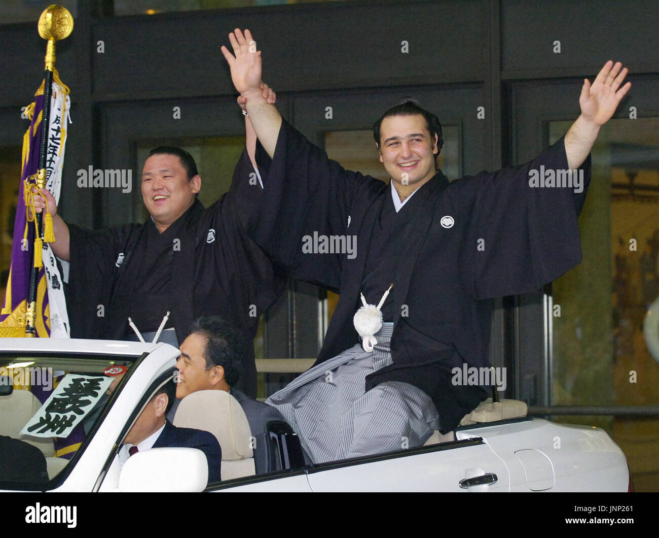 TOKYO, Japan - Bulgarian ozeki (champion) Kotooshu (R) waves to sumo ...