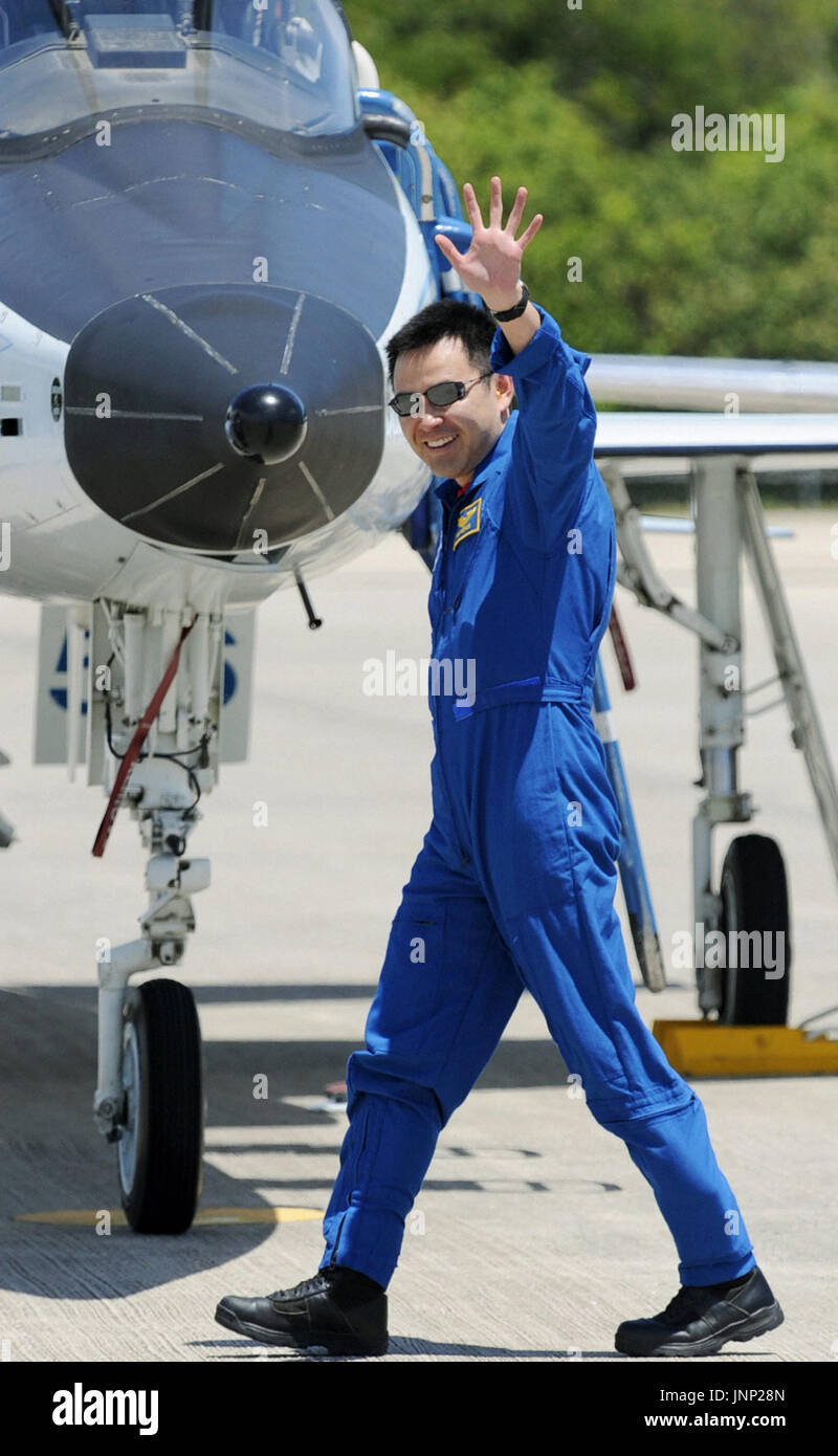 CAPE CANAVERAL, United States - Japanese astronaut Akihiko Hoshide ...