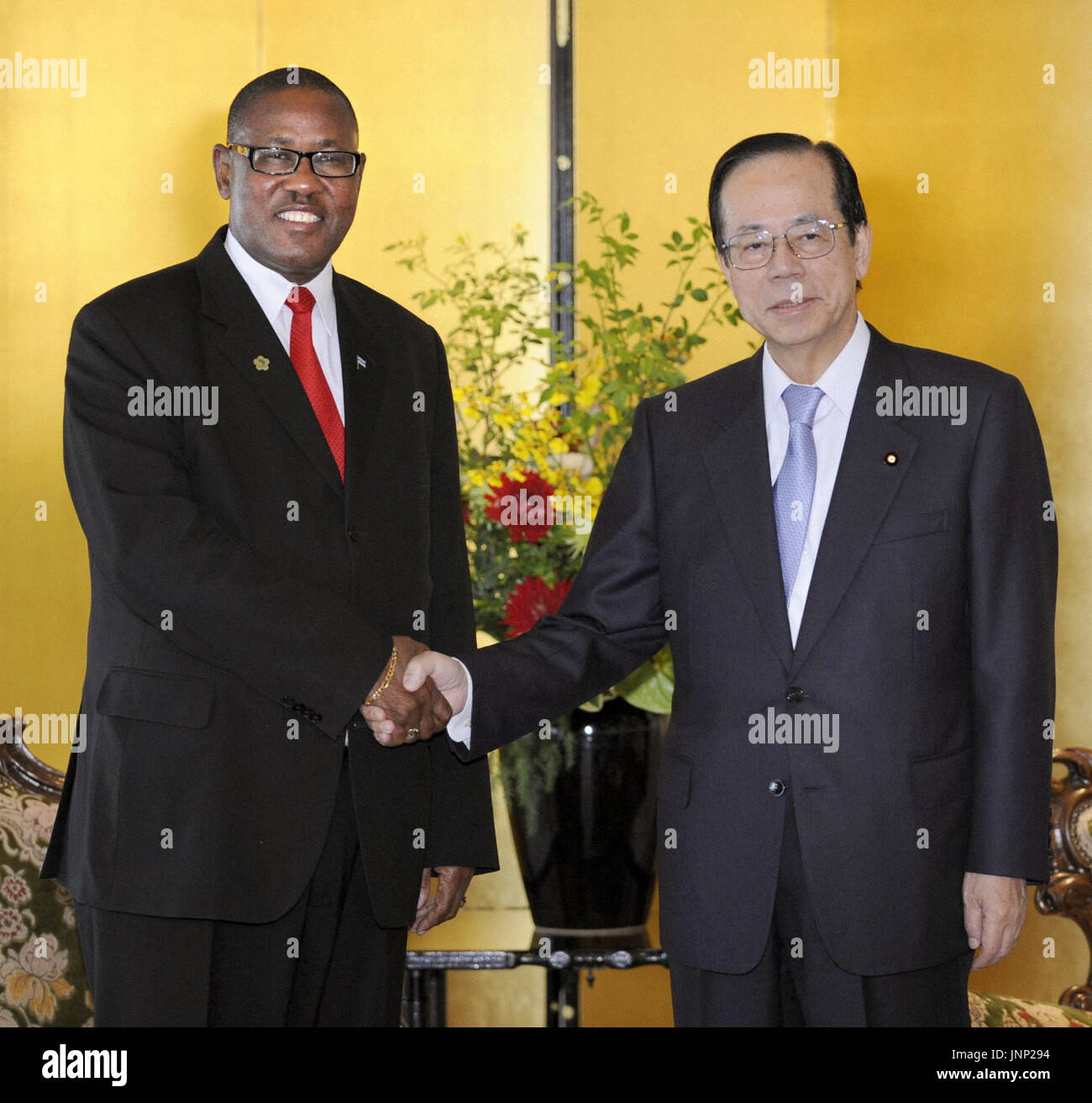 YOKOHAMA, Japan - Japan's Prime Minister Yasuo Fukuda (R) meets with ...