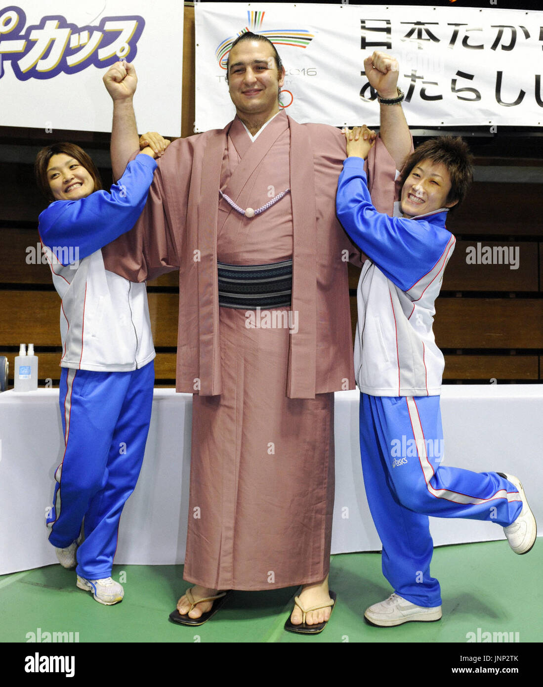 TOKYO, Japan - Sumo wrestler ozeki Kotooshu poses with the wrestler ...