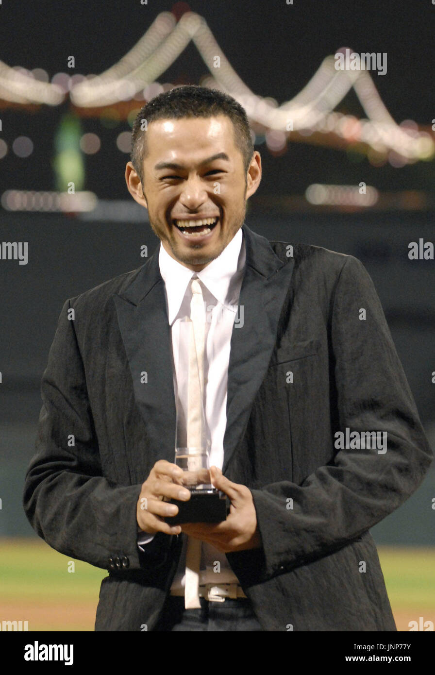SAN FRANCISCO, United States - Ichiro Suzuki smiles with the trophy he ...