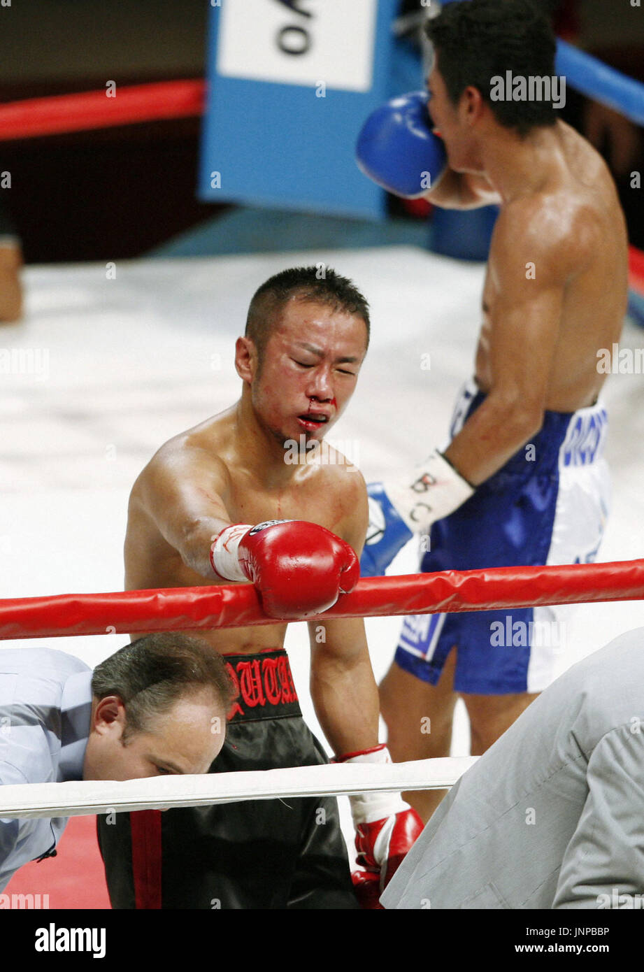 YOKOHAMA, Japan - WBA minimumweight champion Yutaka Niida (L) is ...