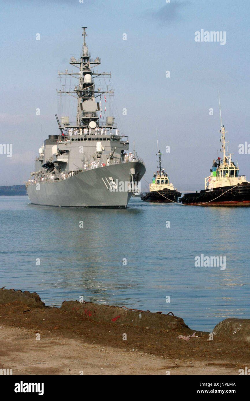 DJIBOUTI, Djibouti - The Japanese destroyer Sazanami, which has been ...