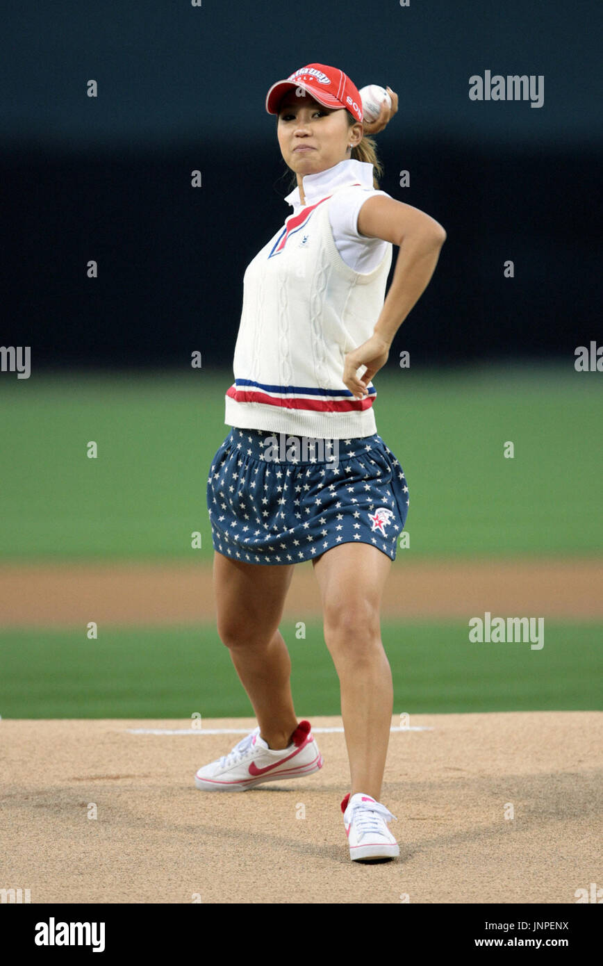 SAN DIEGO, United States - Japanese golfer Momoko Ueda throws the ...