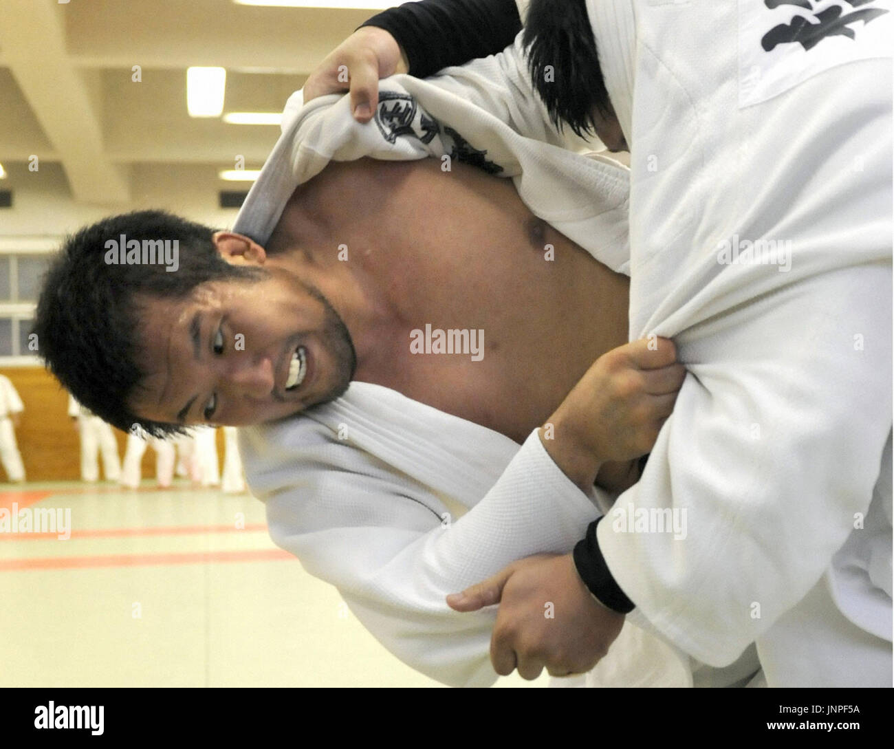 TOKYO, Japan - Athens Olympic super heavyweight judo champion Keiji ...