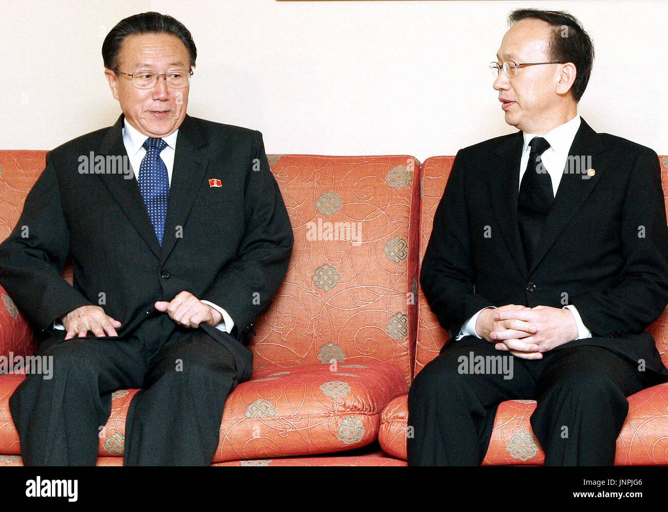 SEOUL, South Korea - South Korean Unification Minister Hyun In Taek (R ...