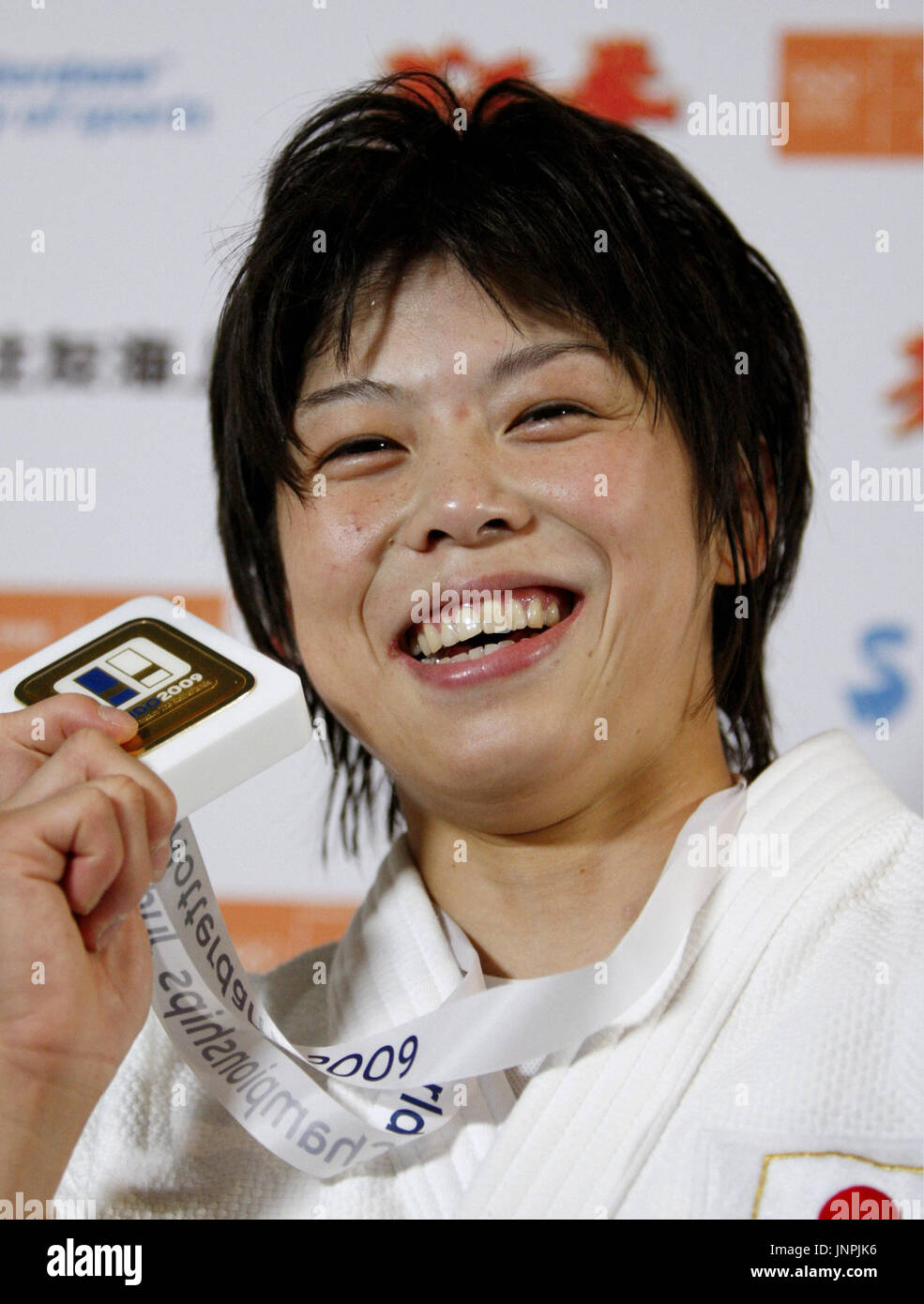 ROTTERDAM, Netherlands - Japan's Tomoko Fukumi shows off the gold medal ...