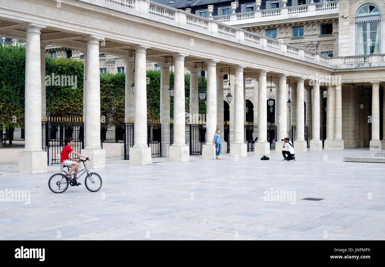 Paris Palais Royal Colonnes High Resolution Stock Photography and ...