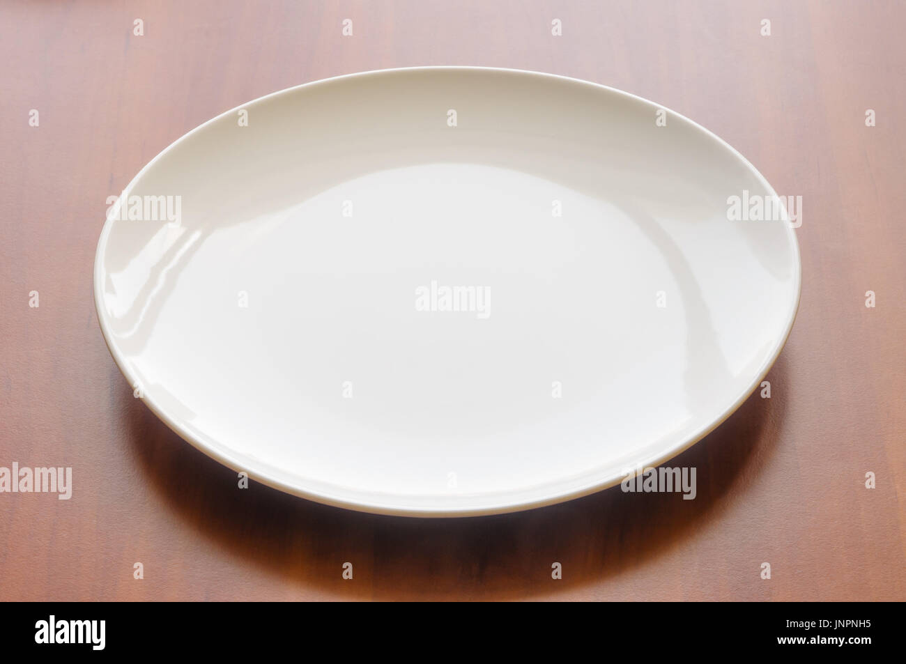 Empty porcelain plate hi-res stock photography and images - Alamy