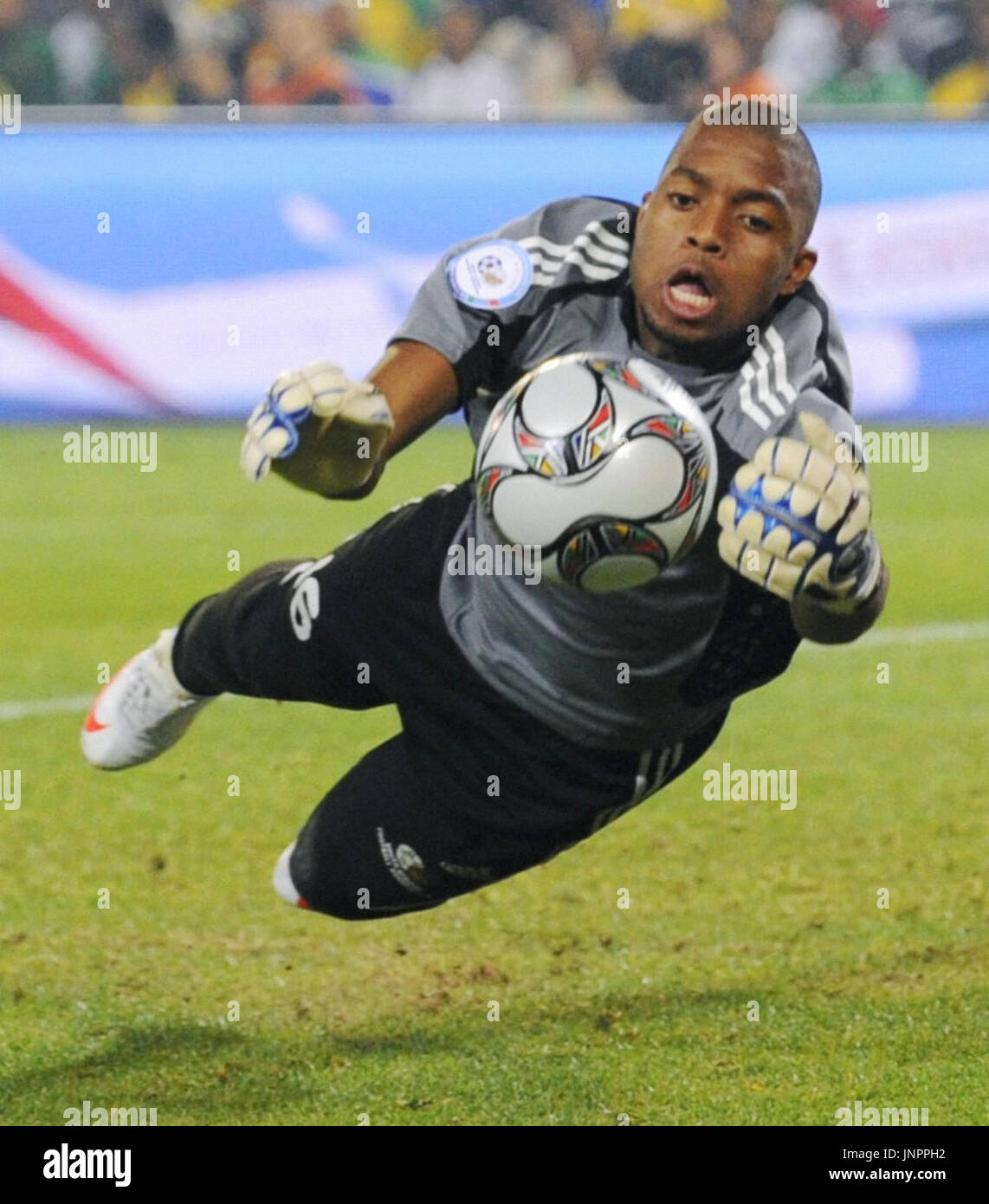 BLOEMFONTEIN, South Africa - South African goalkeeper Itumeleng Khune ...