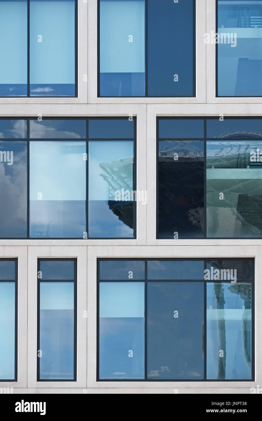 A modern commercial building Stock Photo - Alamy