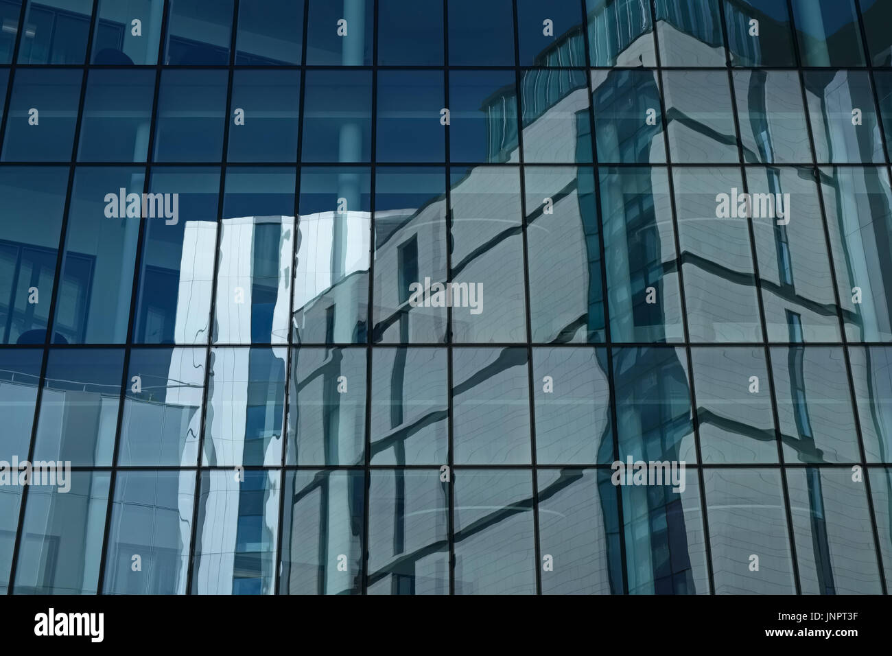 Glass cladding of a modern office building hi-res stock photography and ...