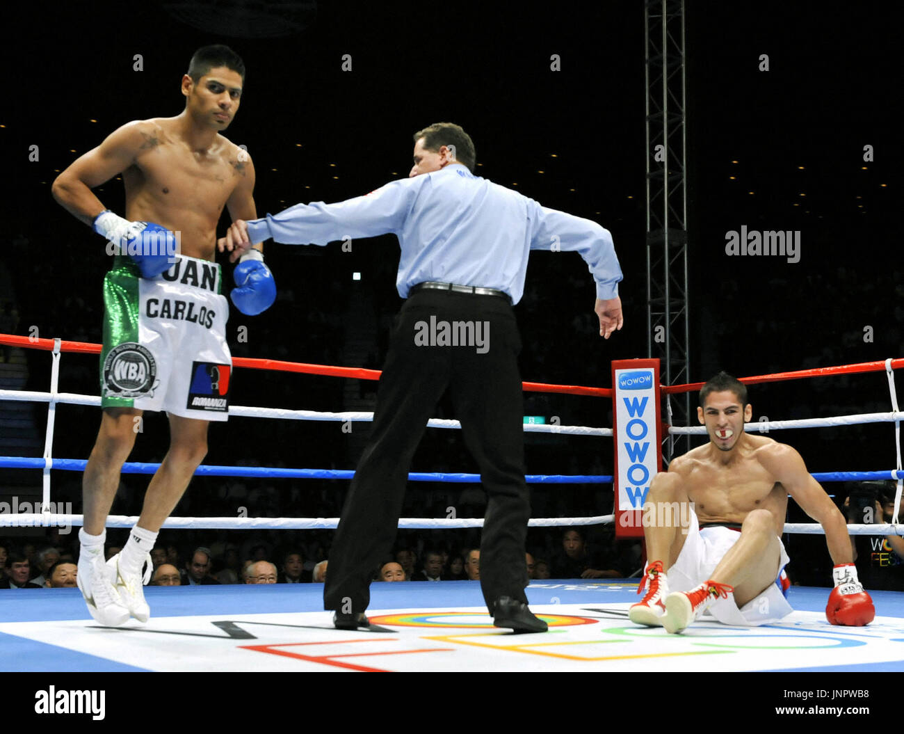 TOKYO, Japan - Mexican challenger Juan Carlos Salgado (L) sends WBC ...