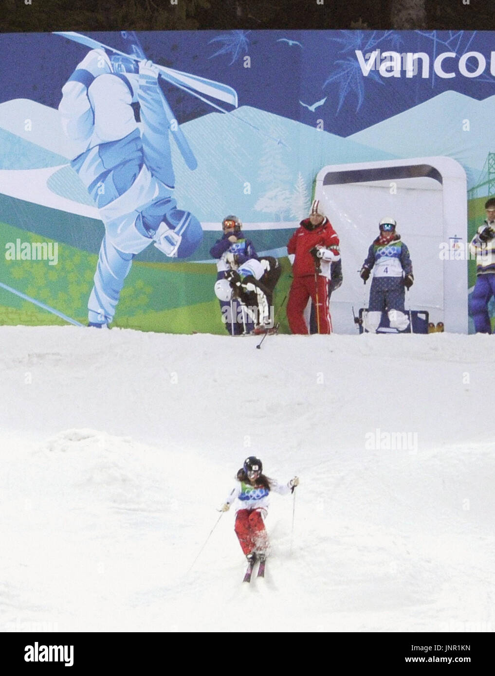 CYPRESS MOUNTAIN, Canada - Japanese mogul skier Aiko Uemura (below ...