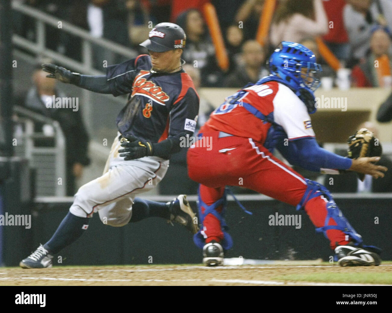SAN DIEGO, United States - Japan's Akinori Iwamura (L) scores on ...