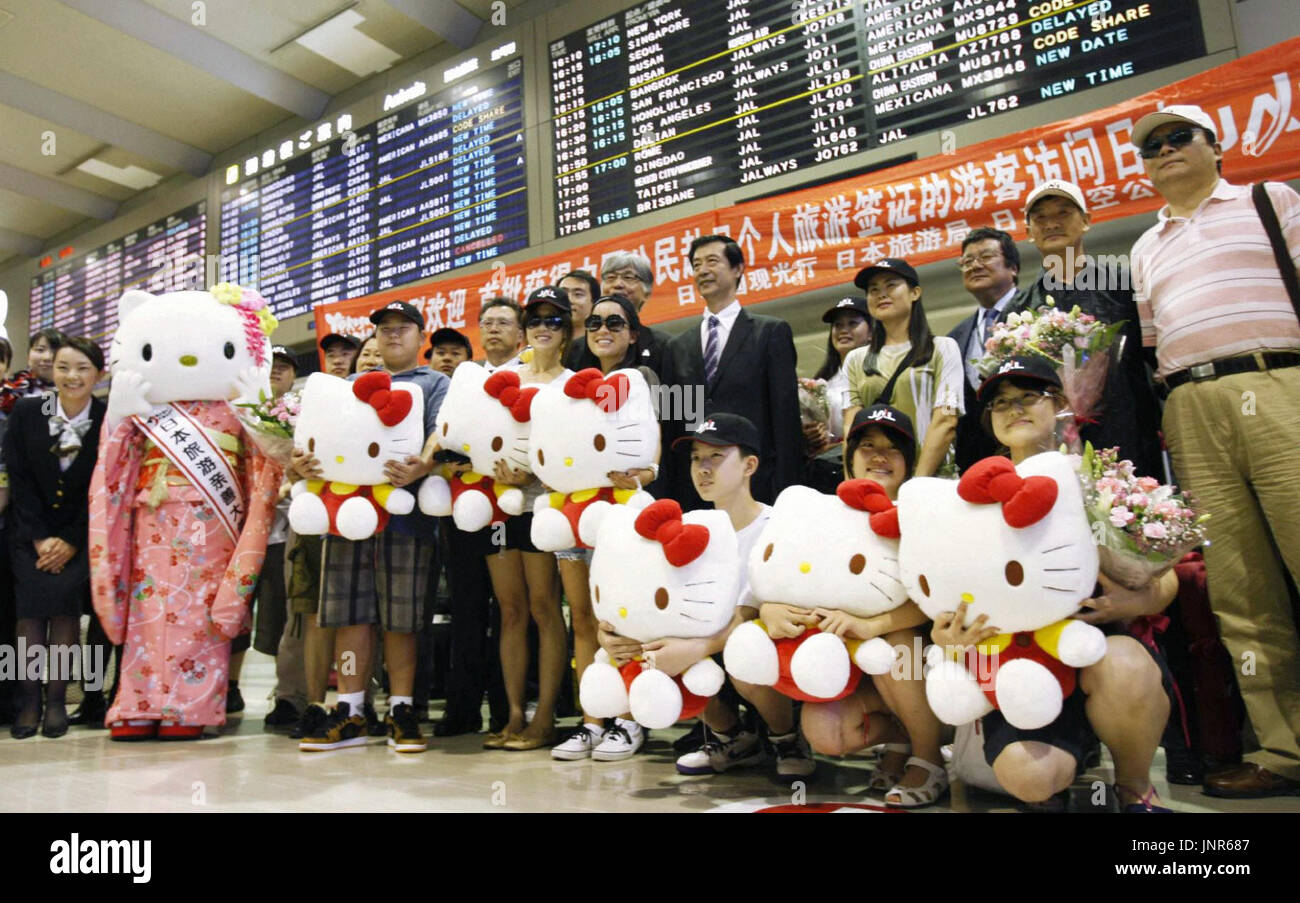NARITA, Japan - The first batch of Chinese tourists with individual ...
