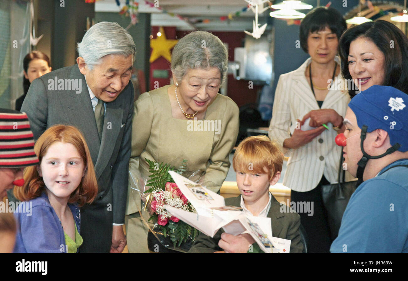 TORONTO, Canada - Japanese Emperor Akihito (L in 2nd row) and Empress ...