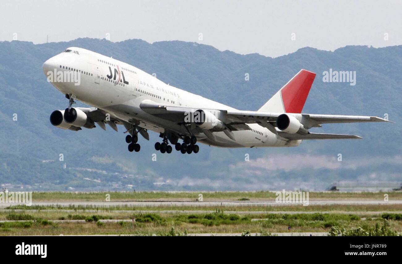OSAKA, Japan - A Japan Airlines f Boeing 747-300 --the gClassic Jumbo h ...