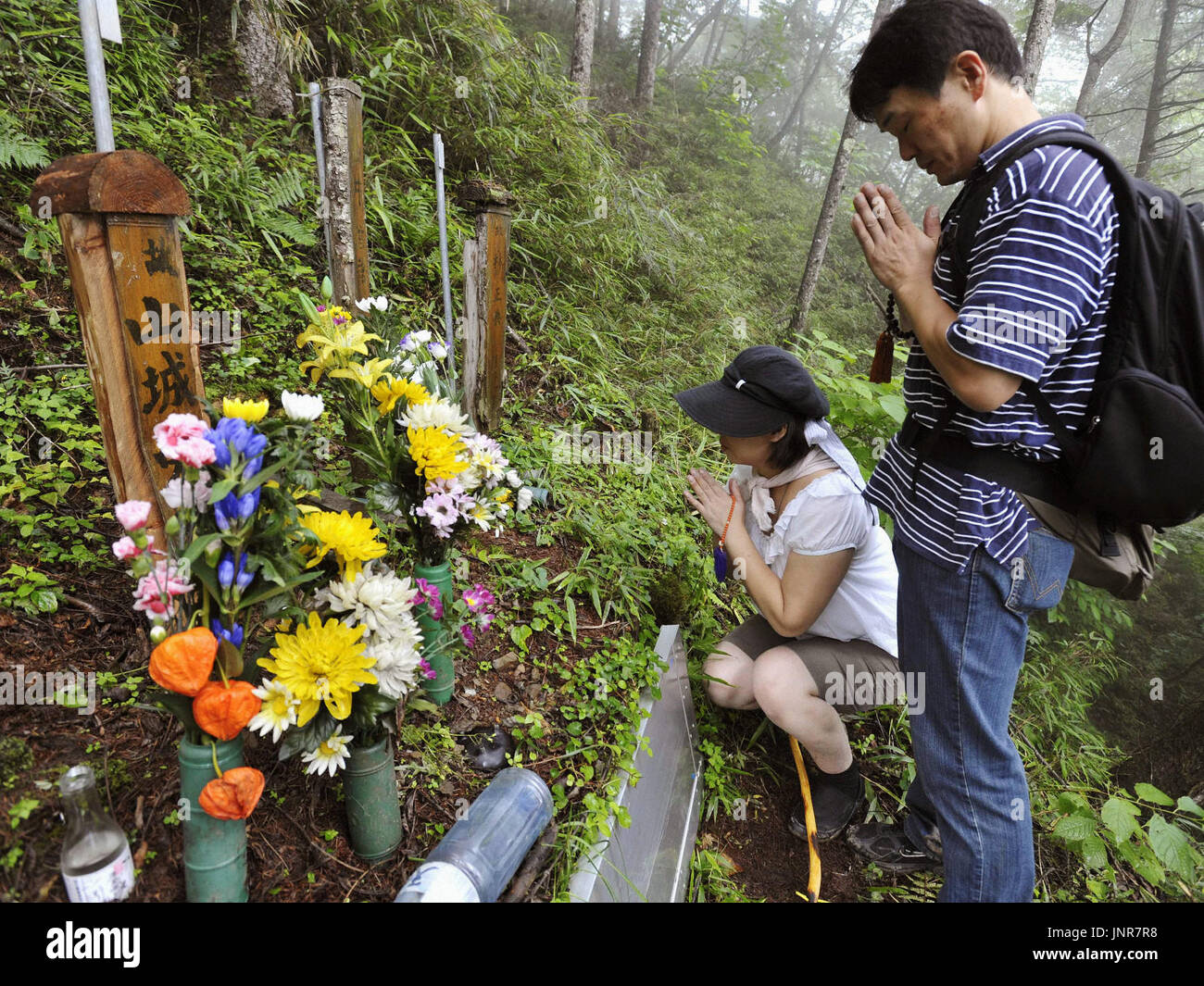 UENO, Japan - Relatives of the victims of the 1985 Japan Airlines jumbo ...
