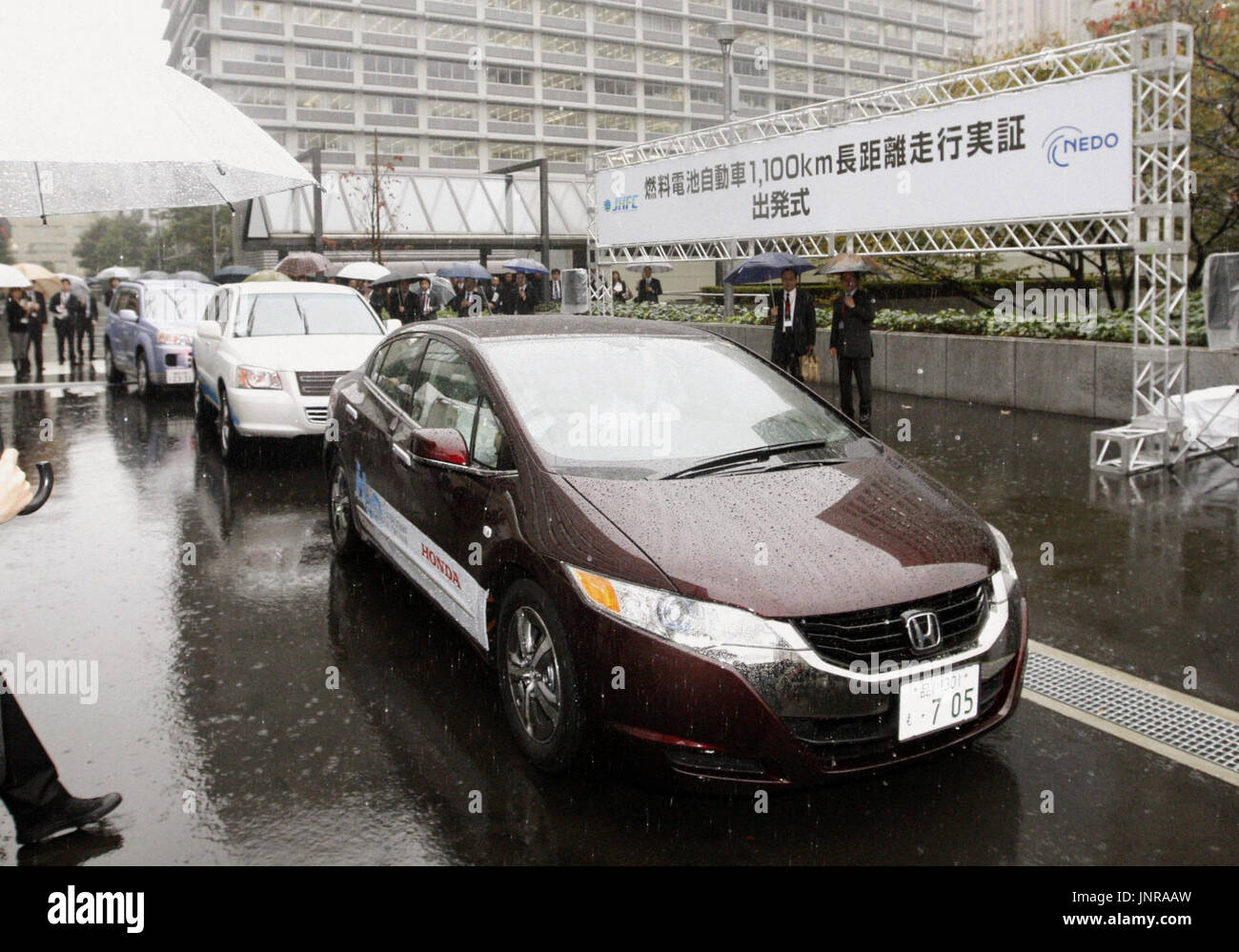 TOKYO, Japan - Fuel cell-powered vehicles from Toyota Motor Corp ...