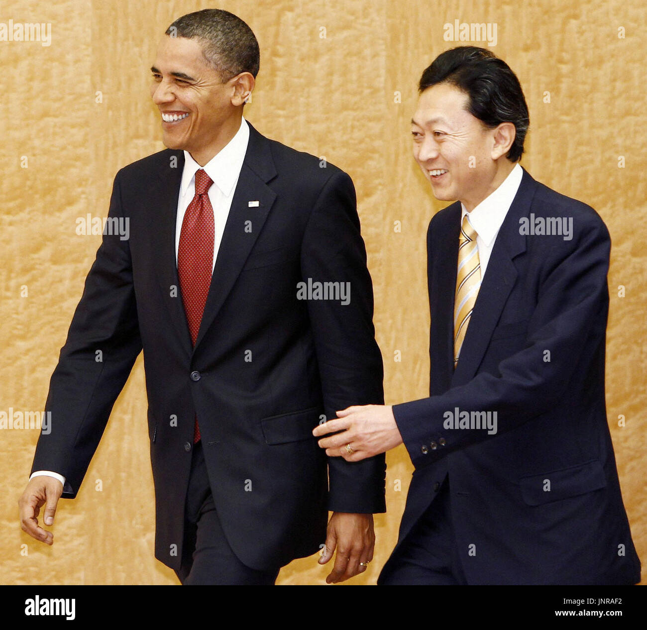 TOKYO, Japan - U.S. President Barack Obama (L) and Japanese Prime ...