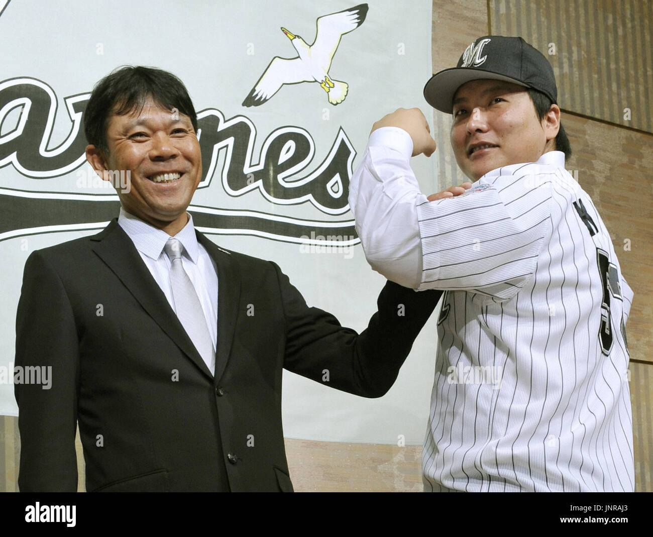 CHIBA, Japan - South Korean slugger Kim Tae Kyun (R), who signed a ...