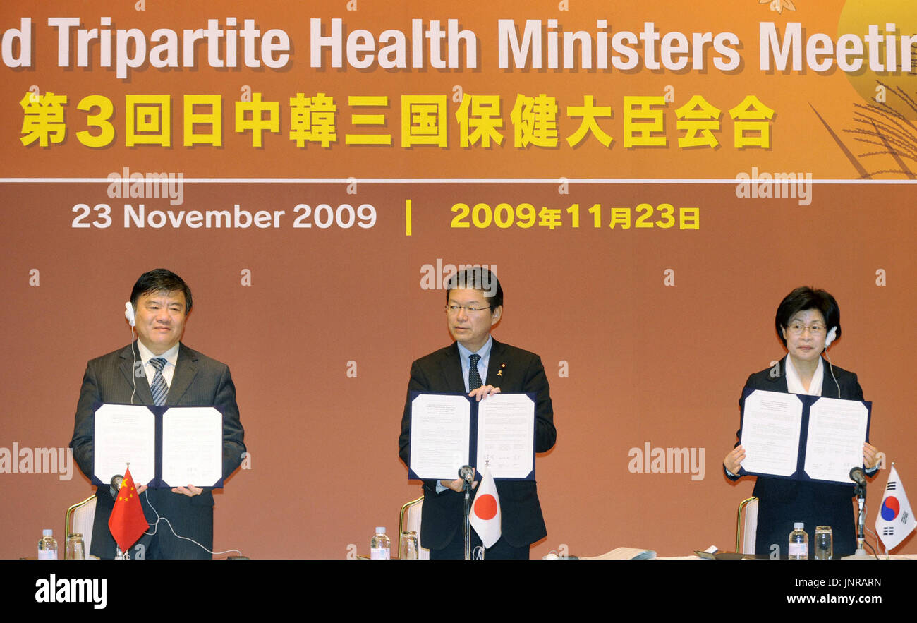 TOKYO, Japan - (From L) Chinese Health Minister Chen Zhu, Japanese ...
