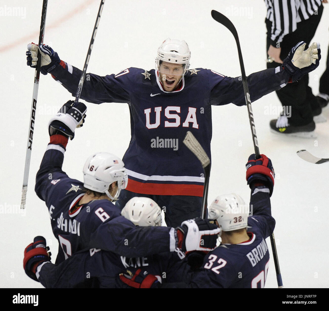 VANCOUVER, Canada - Ryan Kesler (C) and his teammates celebrate after ...