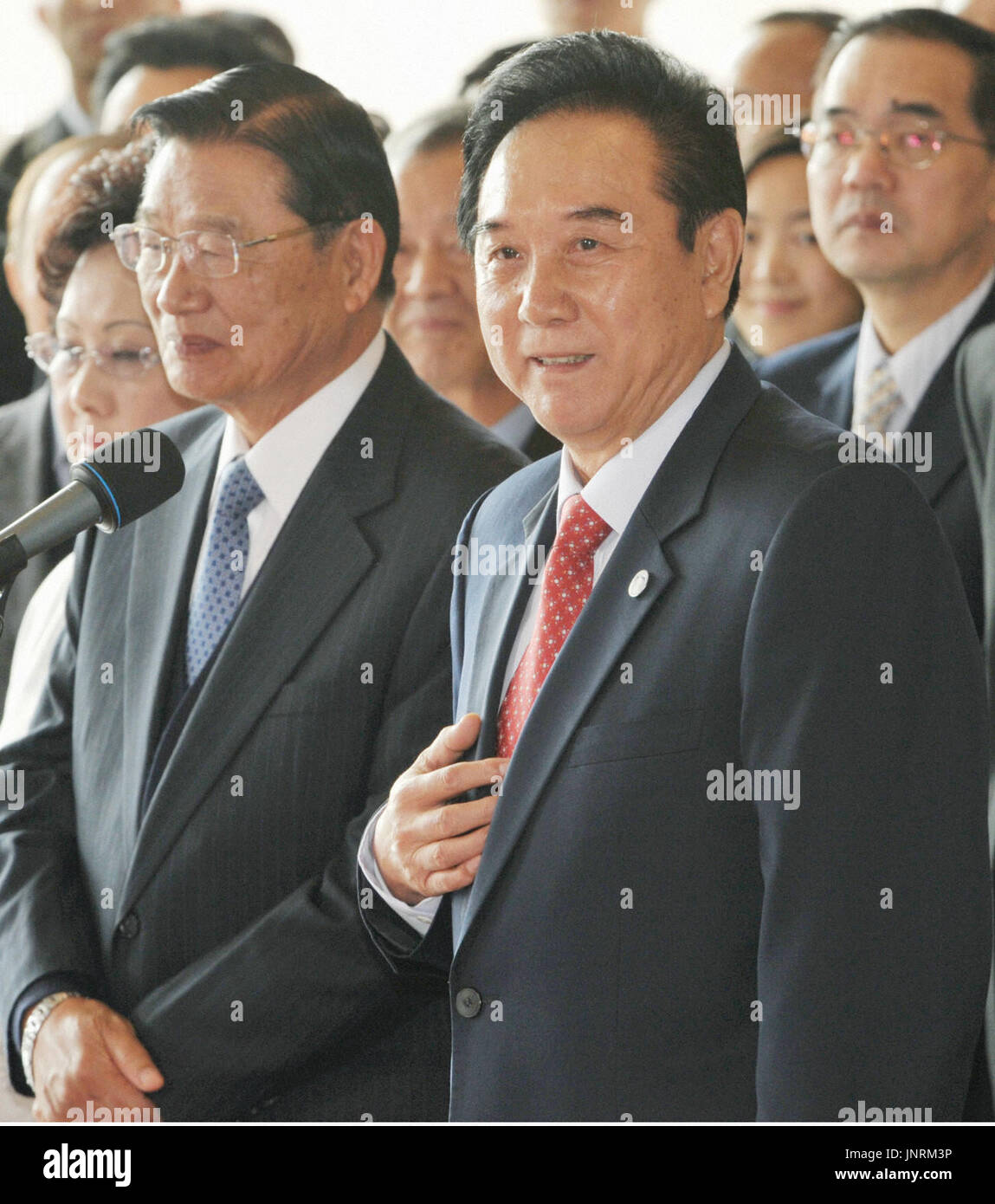 TAICHUNG, Taiwan - Chen Yunlin (R), head of the Chinese Association for ...