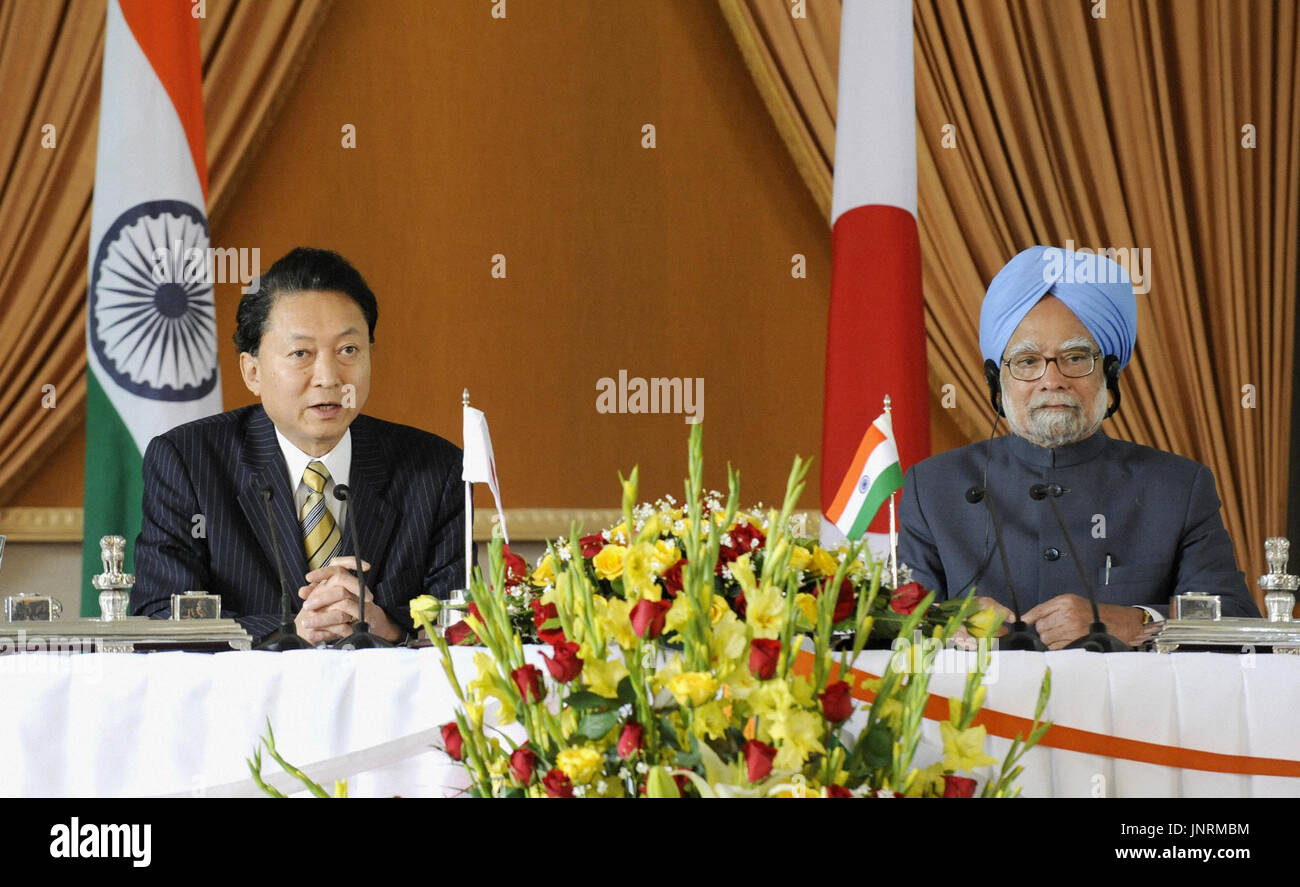 NEW DELHI, India - Japanese Prime Minister Yukio Hatoyama (L) and ...