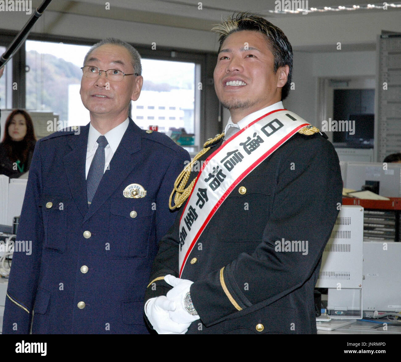MATSUYAMA, Japan - Pittsburg Pirates second baseman Akinori Iwamura (R ...
