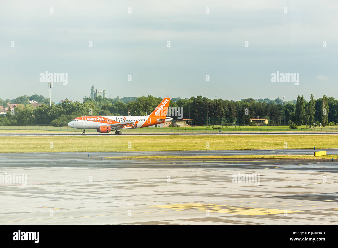 PRAGUE, CZECH REPUBLIC - JUNE 16, 2017: Airbus A320 EasyJet, landing in ...