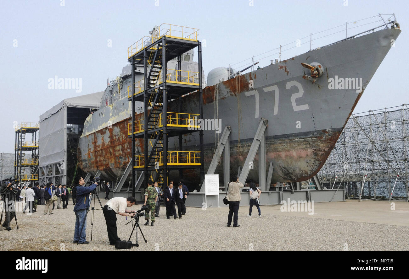 SEOUL, South Korea - Reporters, photographers and TV crews view the ...