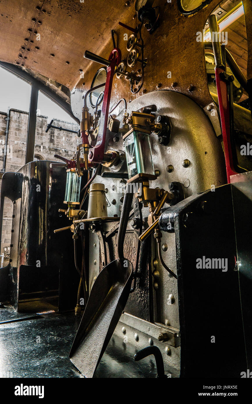 Steam Engine footplate, Penrhyn Castle, North Wales Stock Photo - Alamy