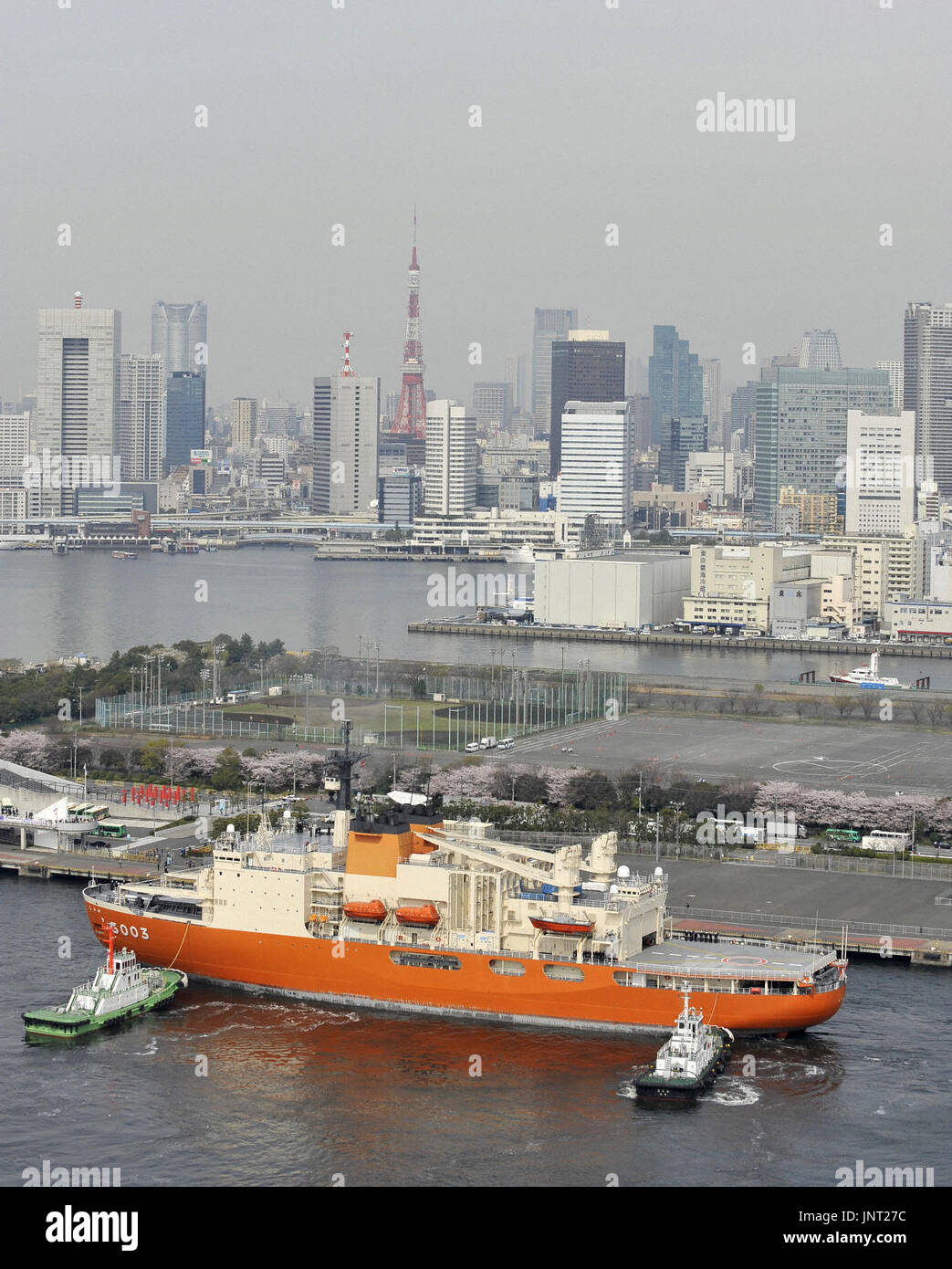 TOKYO, Japan - The new icebreaker Shirase returns to Harumi pier at ...